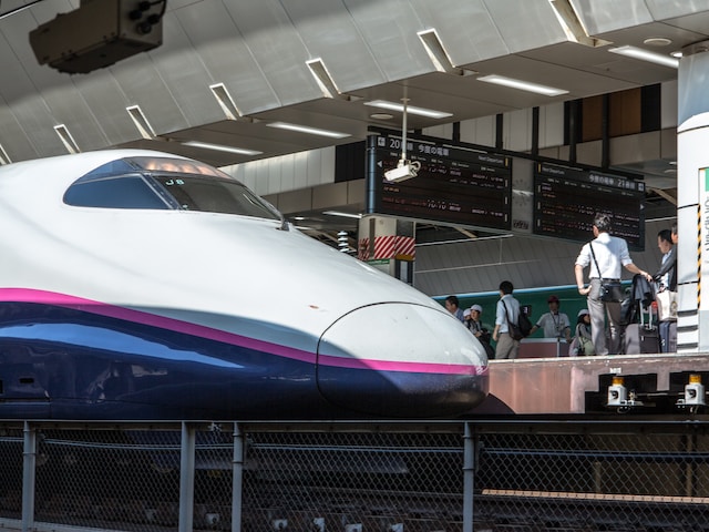 La historia fascinante del Shinkansen: El tren bala japonés | Ricango.com